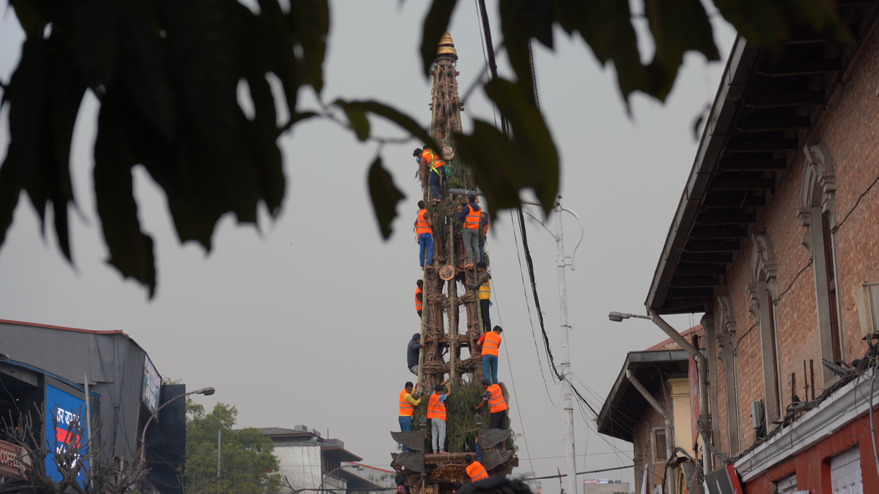 How Hundreds of People Pulled Seto Machindranath Rath | Chariot | Jatra ...